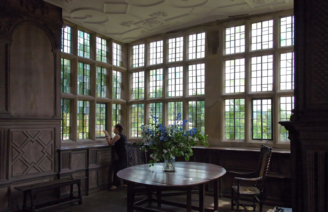 On Elizabethan Windows | Villa Castagna