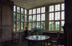 On Elizabethan Windows | Villa Castagna